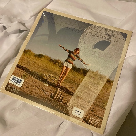 Taylor Swift | Media | Taylor Swift 989 Taylors Version Rose Garden ...